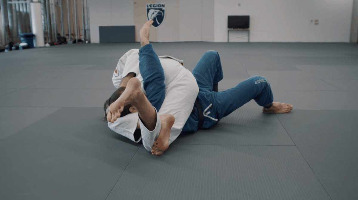 Inverted Triangle From Scarf Hold - Keenan Online